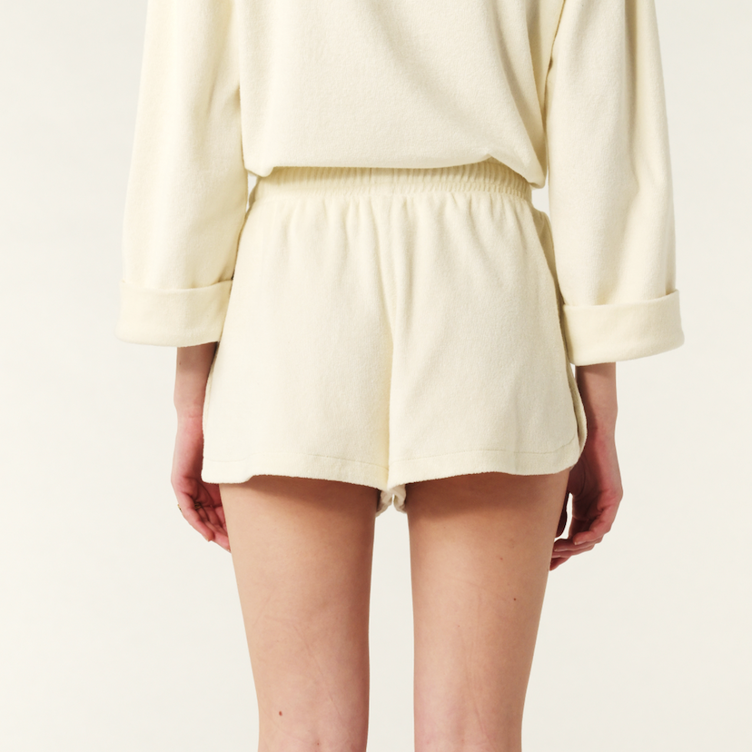 Finn Short Ecru | WELLGROUND